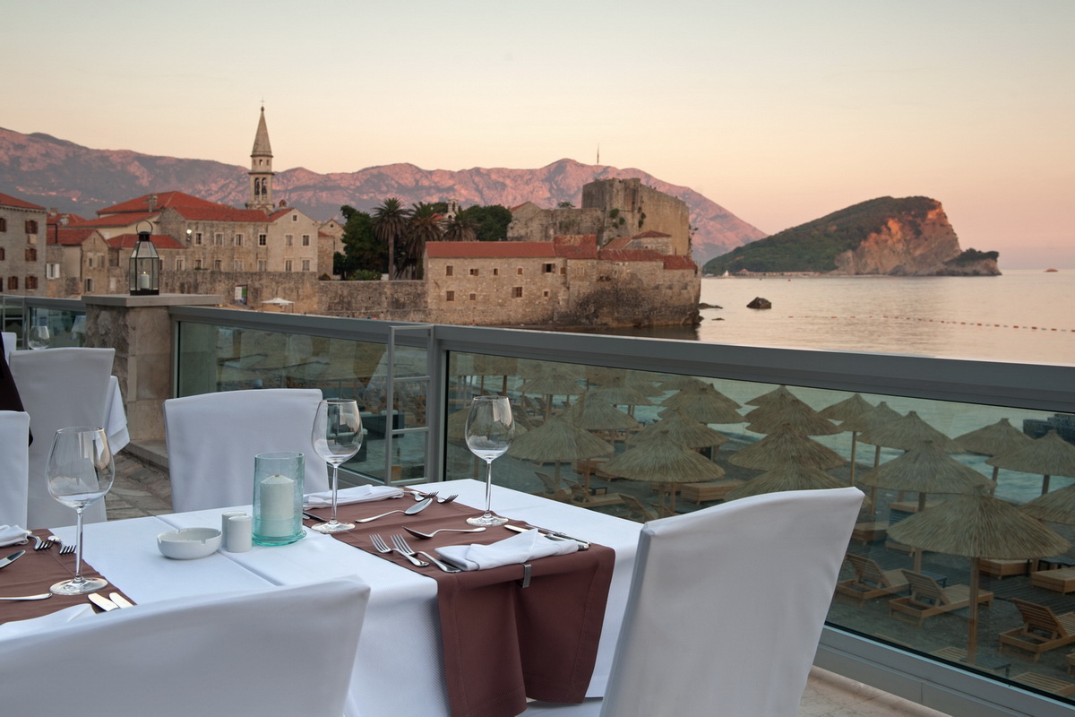 Restaurants & Bars with Old Town Views | Avala Resort & Villas Budva