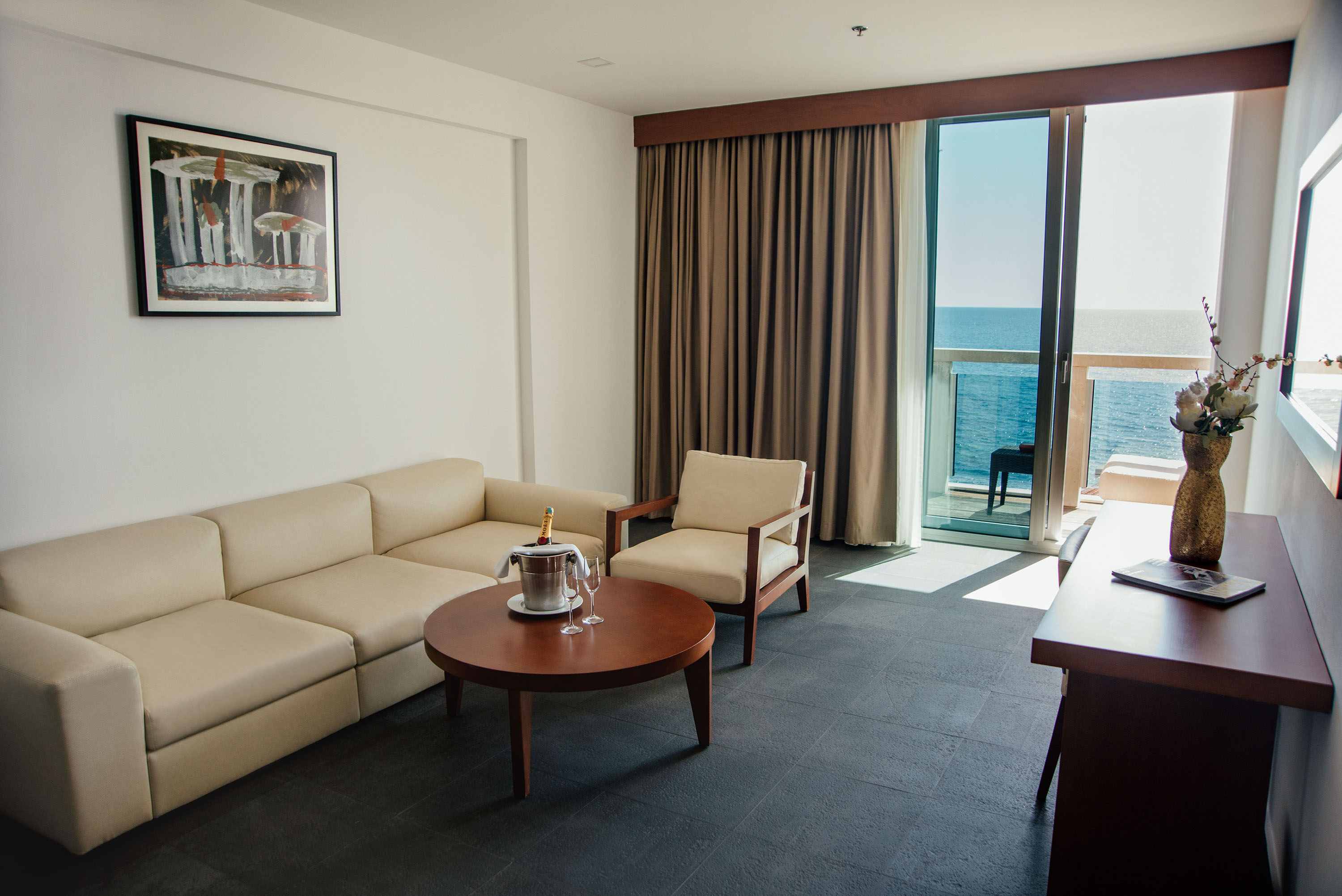EXECUTIVE SUITE